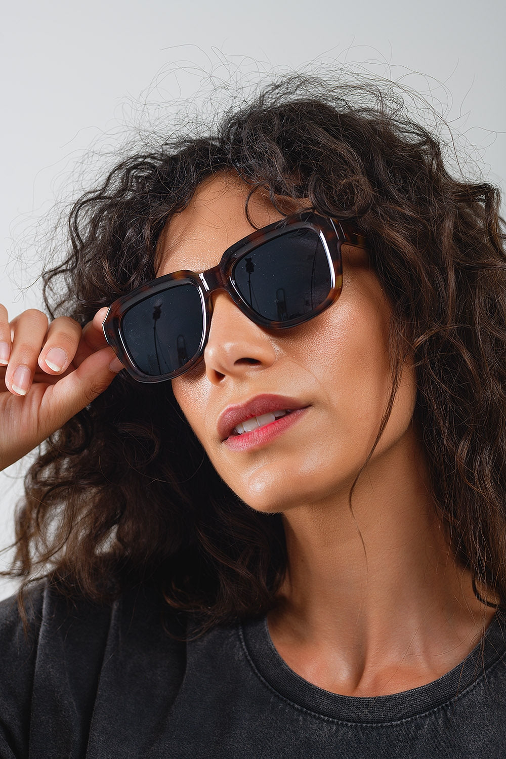 Chunky Square Sunglasses with Dark Brown Tortoise Shell Frame – Une Pick